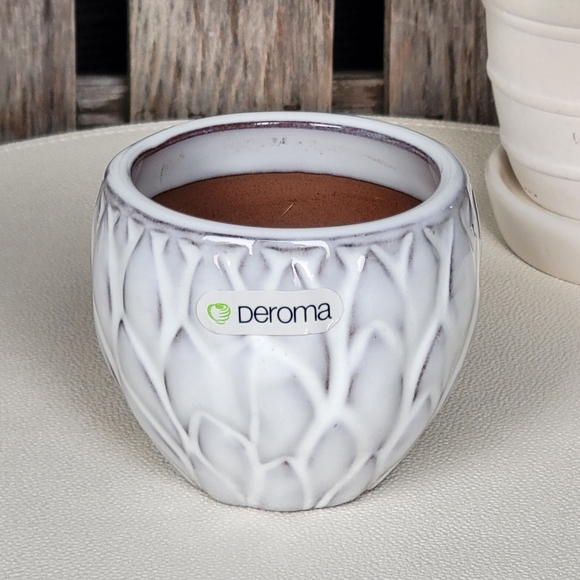 Deroma | Accents | Nwt Deroma White Glossy Glazed Textured Terracotta ...